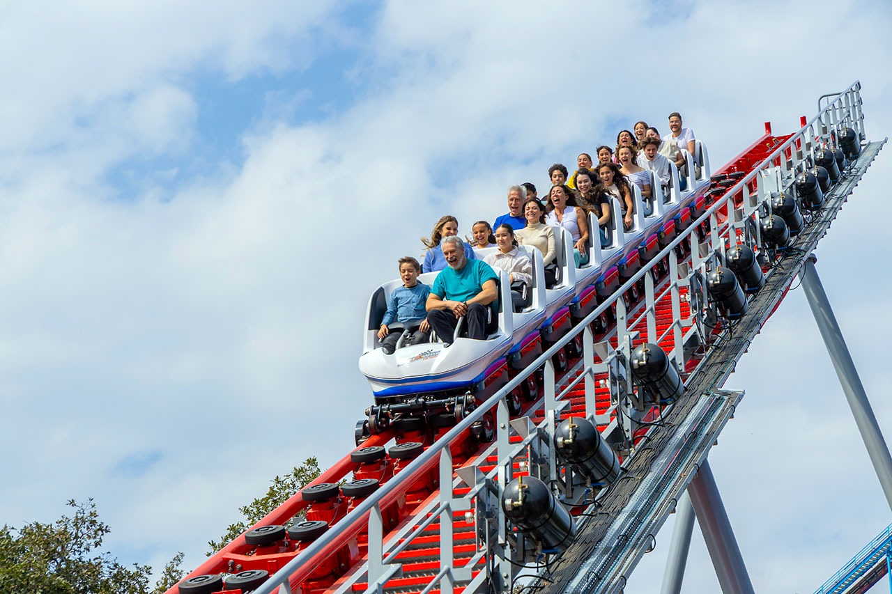 Six Flags Mexico Opens New Speedway Stunt Coaster | GamingShogun